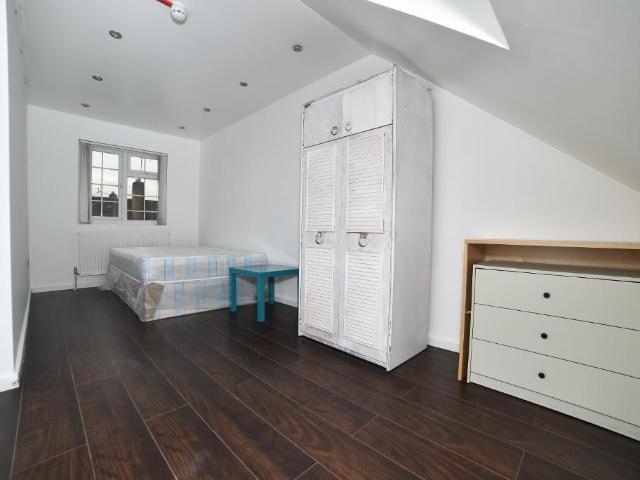 Galsworthy Avenue, London E14, Room to rent, £867 pcm | PrimeLocation