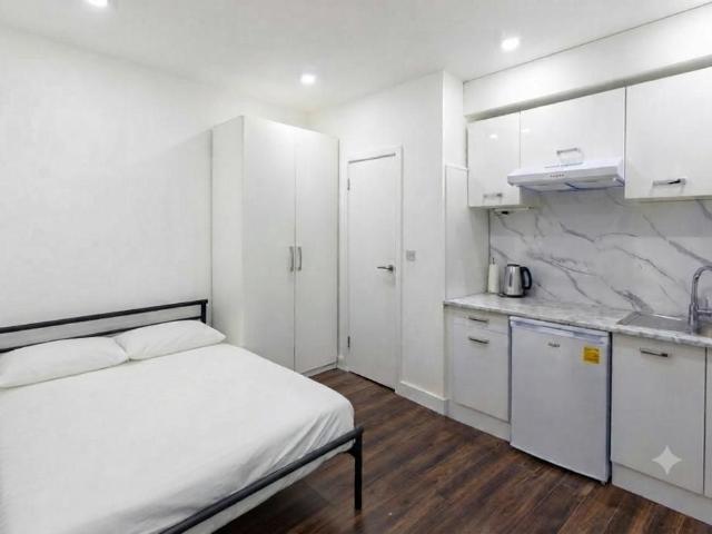 Galsworthy Avenue, London E14, Room to rent, £1,252 pcm | PrimeLocation