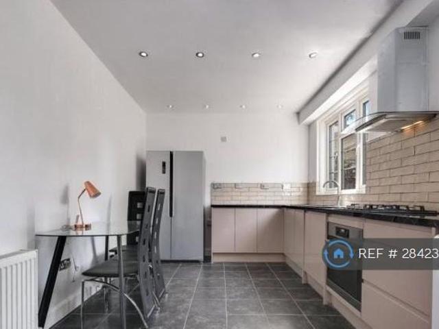 Galsworthy Avenue, London, E14 4 bed terraced house to rent £3,500 pcm £808 pw