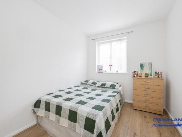 Galsworthy Avenue, Stepney Green, London E14, Room to rent, £949 pcm | PrimeLocation