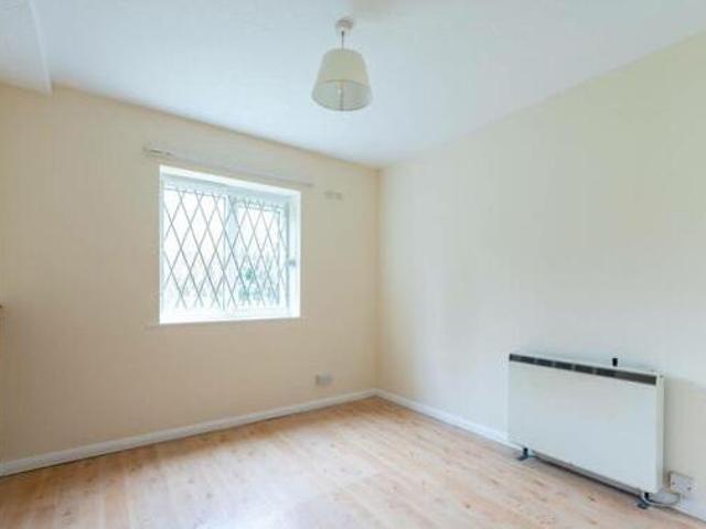 Galsworthy Road, Kingston Hill, 1 Bedroom Flat
