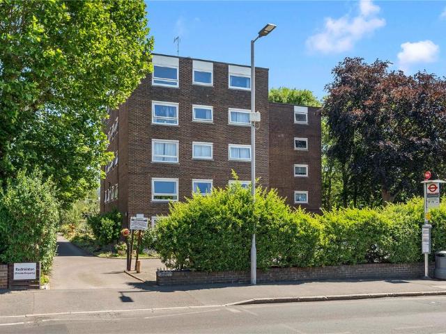 Galsworthy Road, Kingston upon. 2 bed apartment to rent £2,700 pcm £623 pw