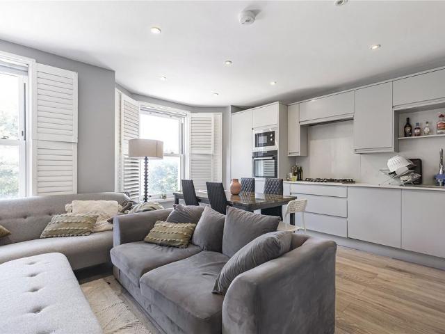 Gap Road, Wimbledon, London, SW19 4 bed apartment to rent £4,200 pcm £969 pw