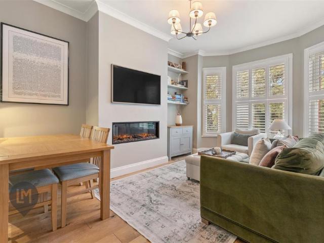 Gap Road, London 3 bed flat to rent £2,750 pcm £635 pw