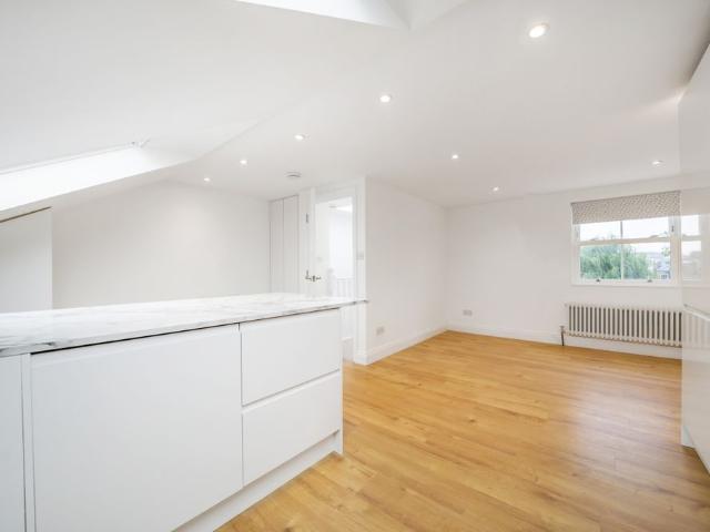 Gap Road, London, SW19