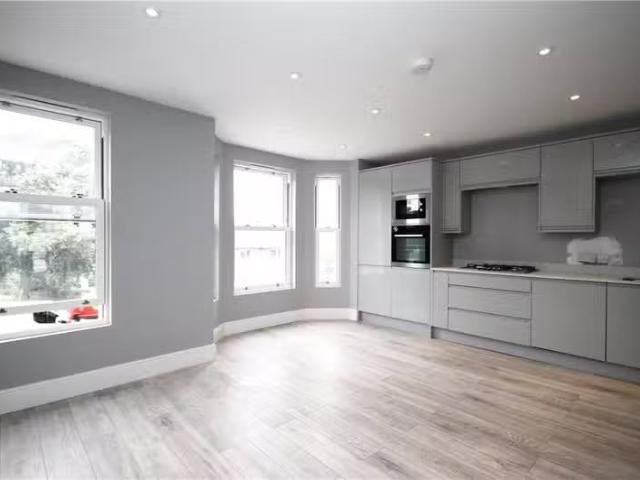 Gap Road, London, SW19 8JG
