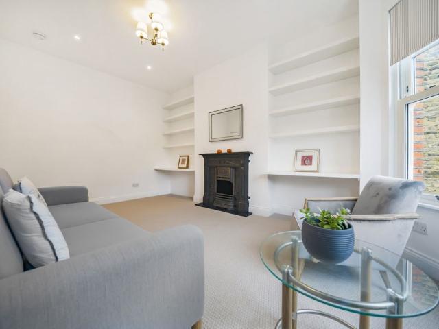 Gap Road, London, SW19