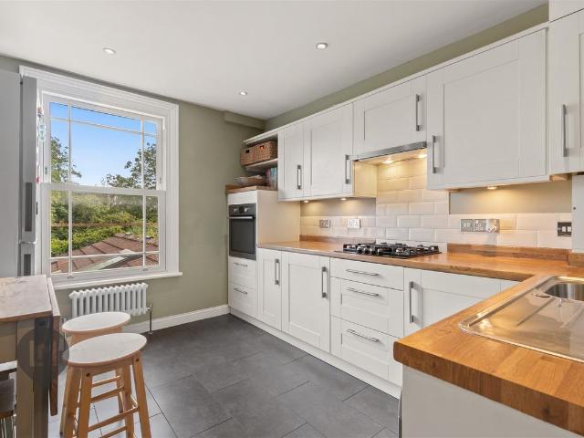 Gap Road, London SW19, 3 bed flat to rent, £3,000 pcm | PrimeLocation