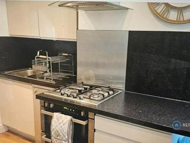 Gap Rd, Wimbledon, 2 Bedroom Maisonette
