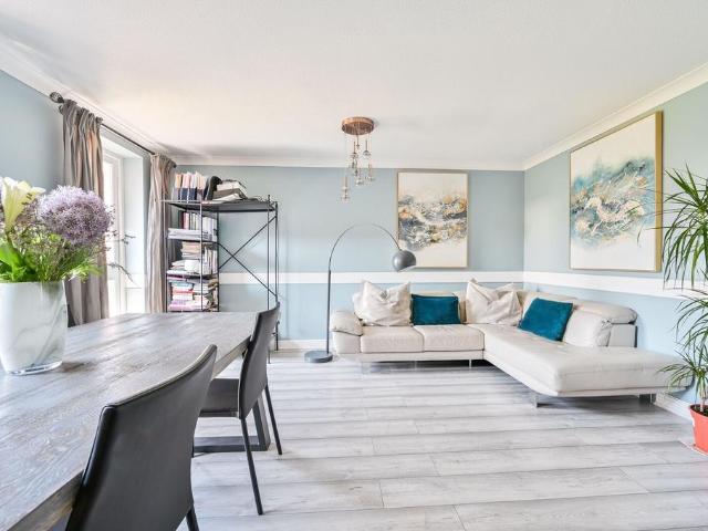 Garter Way, Canada Water, London, SE16 2 bed flat to rent £2,600 pcm £600 pw