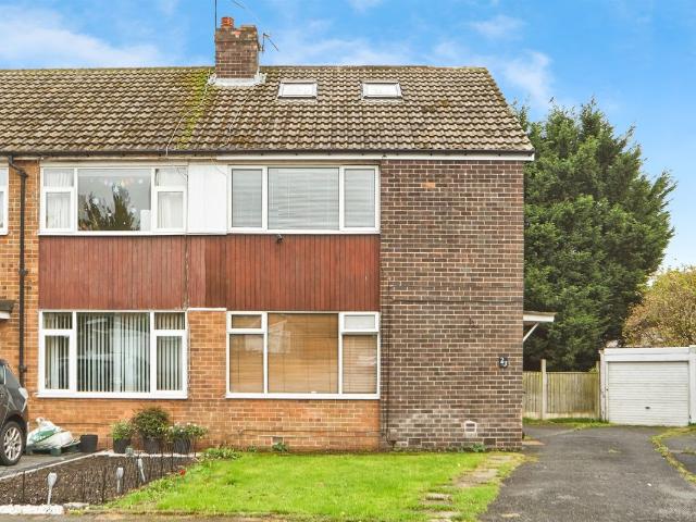 Garth Walk, Leeds LS17, 5 bed property to rent, £1,600 pcm | PrimeLocation