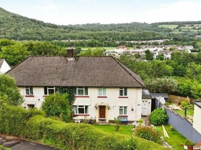 Garth Olwg, Gwaelod y garth, 2 Bedroom Maisonette