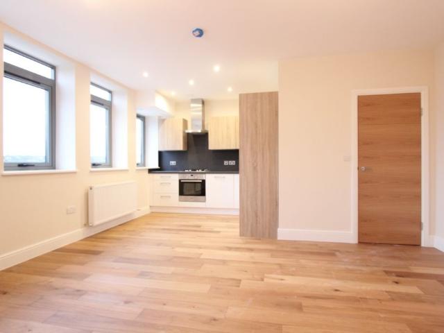 Garth Road, Morden SM4, 2 bed flat to rent, £1,750 pcm | PrimeLocation