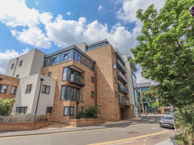 Gartlet Road, Watford, Hertfordshire WD17, Studio to rent, £1,150 pcm | PrimeLocation