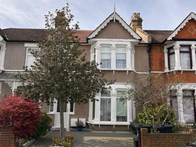 Gartmore Road, Ilford IG3, 2 bed flat to rent, £1,600 pcm | PrimeLocation
