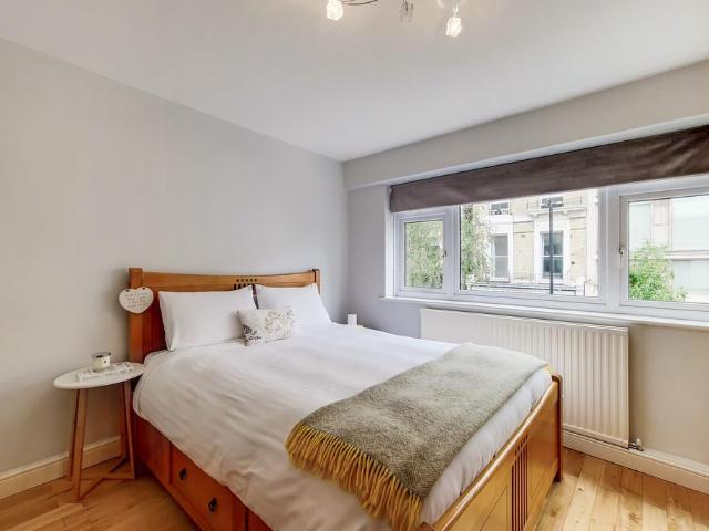 Garway Road, London 2 bed apartment to rent £2,750 pcm £635 pw