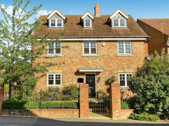 Garwood Crescent, Grange Farm, Milton. 5 bed detached house to rent £2,600 pcm £600 pw