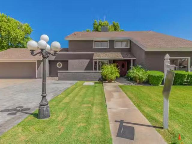Gary, MESA, AZ 85213
