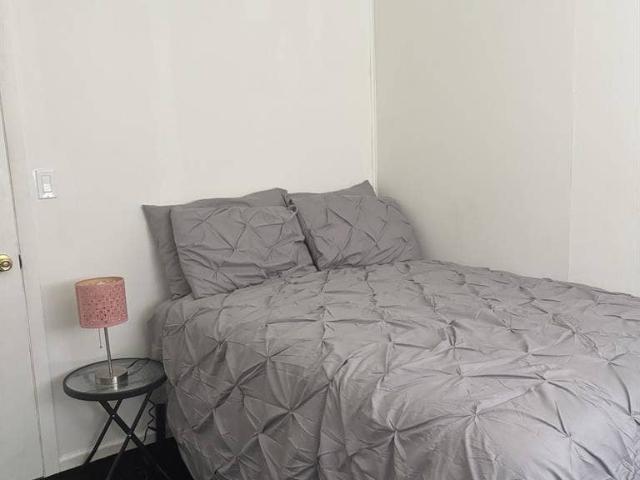 Gary, IN BEDROOM RENTAL