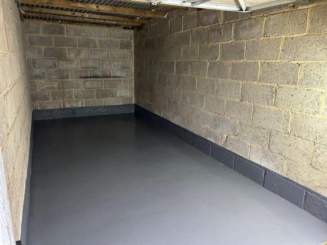 Garage Commercial