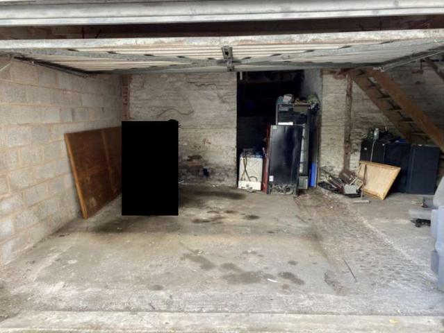 Garage Commercial