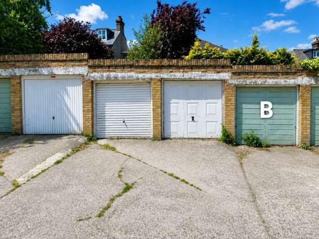 Garage Commercial