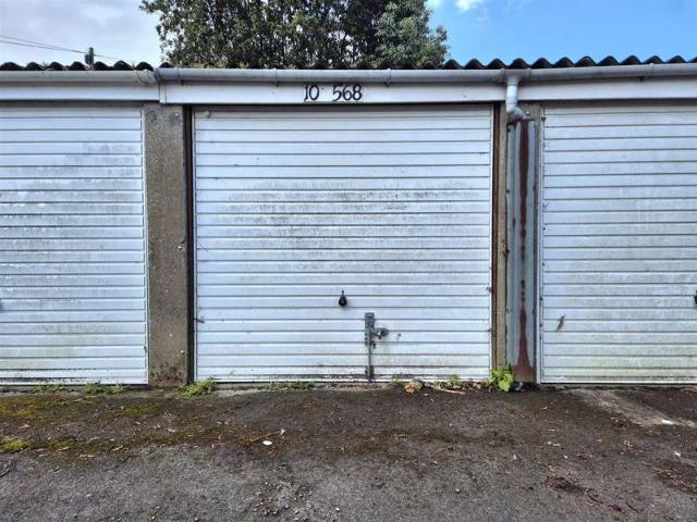 Garage Commercial