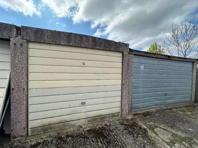 Garage Commercial