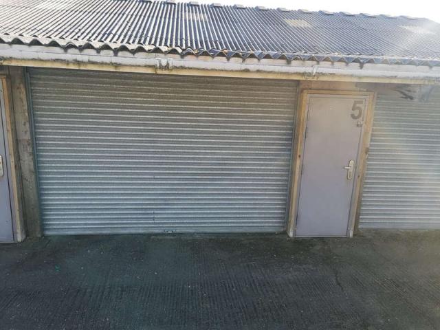 Garage Commercial