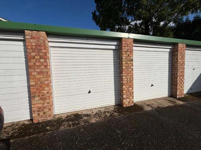 Garage Commercial