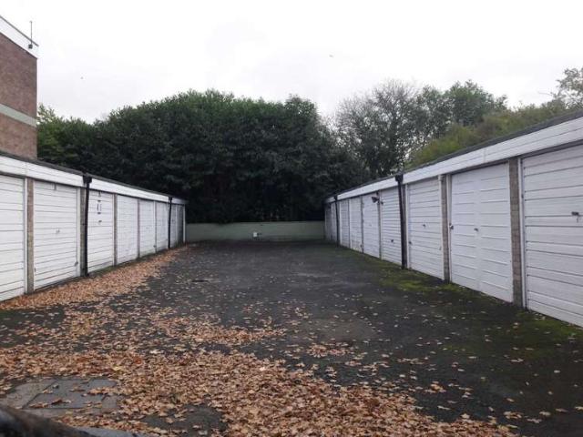 Garage Commercial