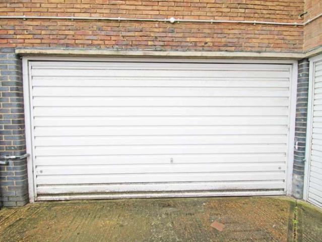 Garage Commercial