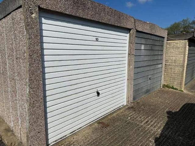 Garage Commercial