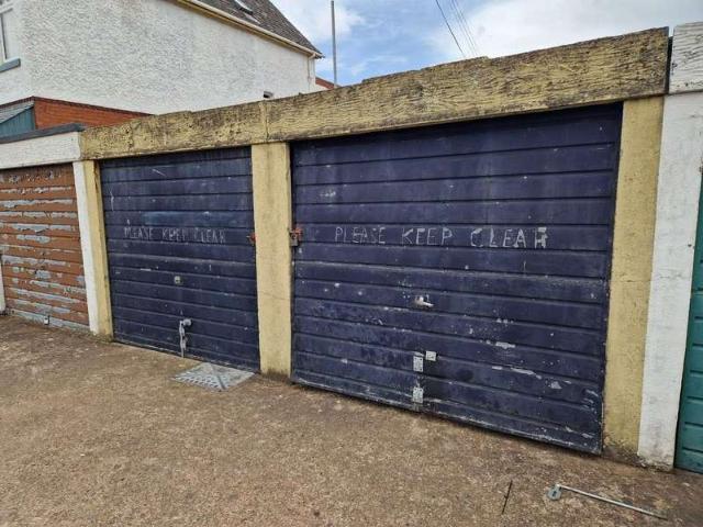 Garage Commercial