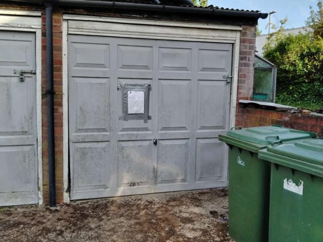 Garage Commercial