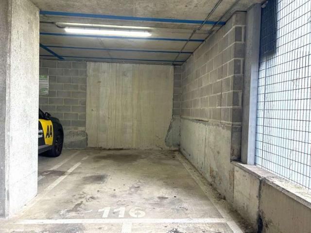 Garage Commercial