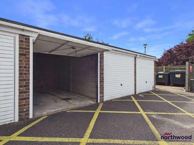 Garage Commercial