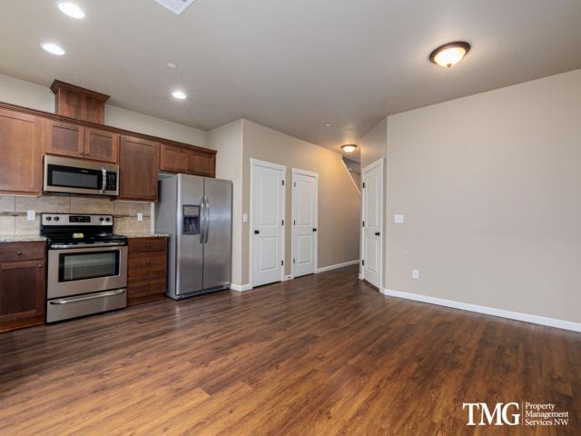 Garage, Backyard, 3 Bedroom Now Leasing