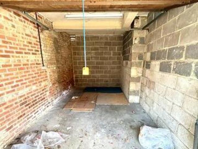 Garage For Rent In Cliff Road