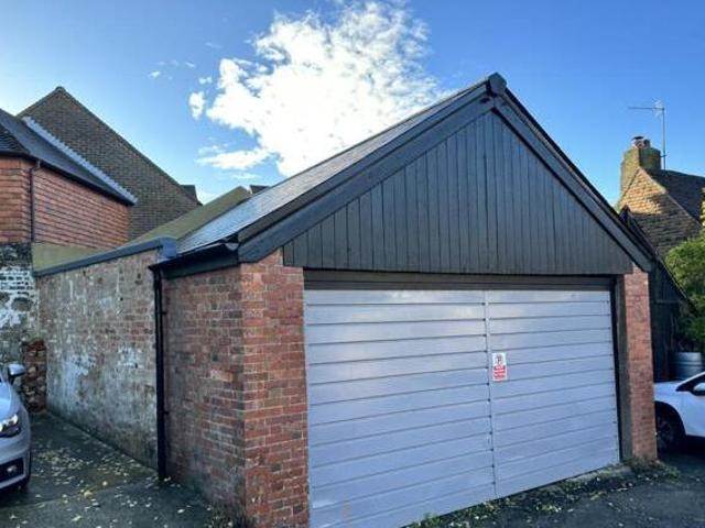 Garage For Rent In Battle