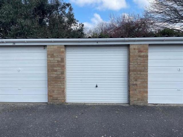 Garage for rent in Garage, College Gardens, Worthing, BN11