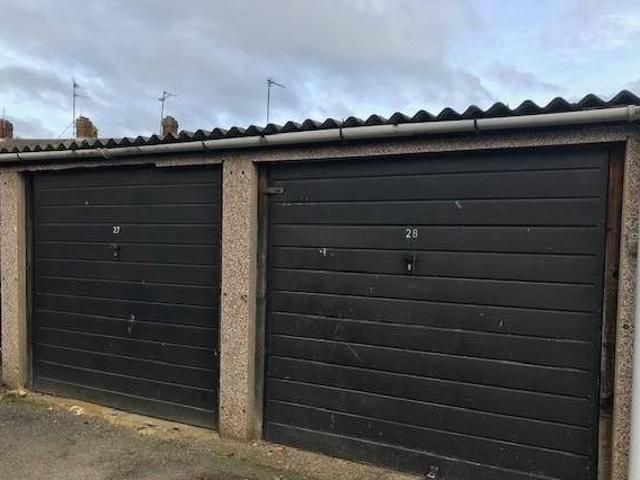 Garage for rent in Garage Strathmore Avenue Luton Bedfordshire LU1