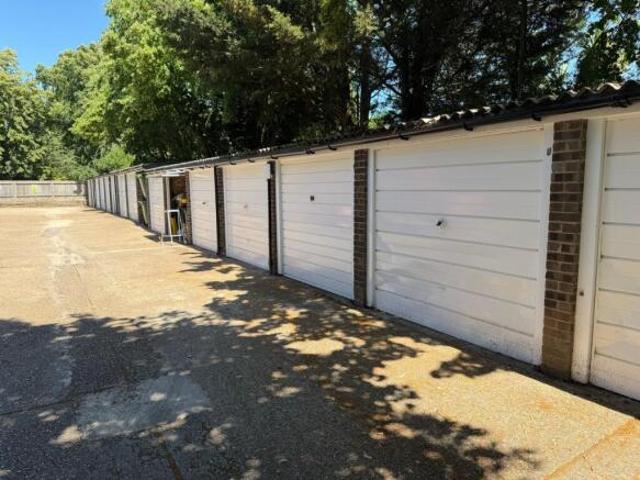 Garage for rent in Eaton Rise, Ealing, London, W5