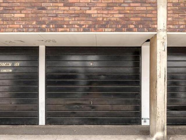Garage For Rent In London