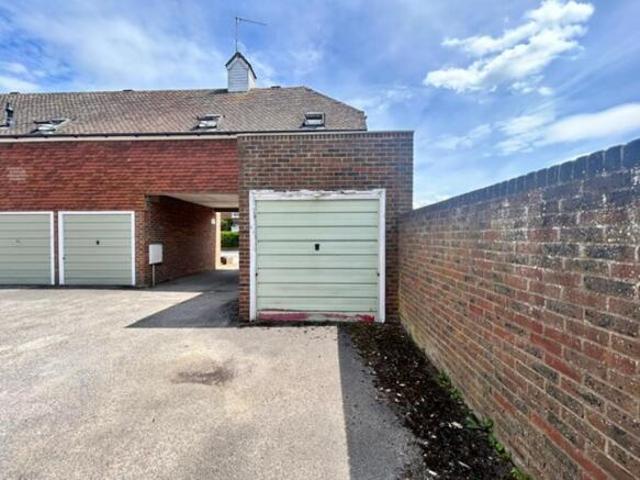 Garage for rent in Maidstone Road, Hadlow, TN11