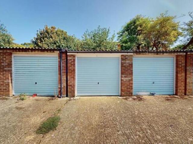 Garage for rent in Mariner Gardens, TW10
