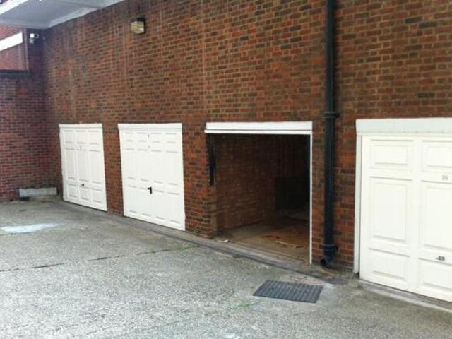Garage For Rent In Pavilion Road