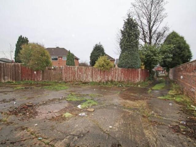 Garage for rent in Park Road, Stretford, Manchester, M32
