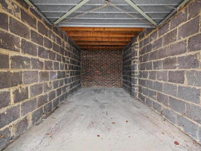 Garage for rent in Rosetrees, Guildford, GU1