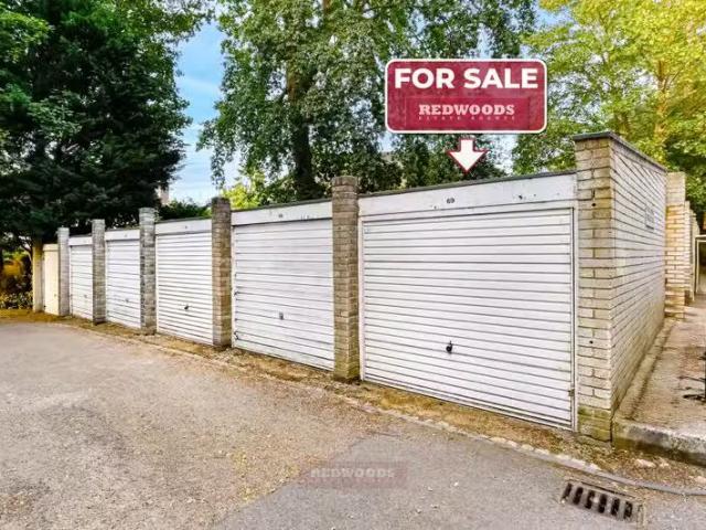 Garage for rent in Weybridge, KT13